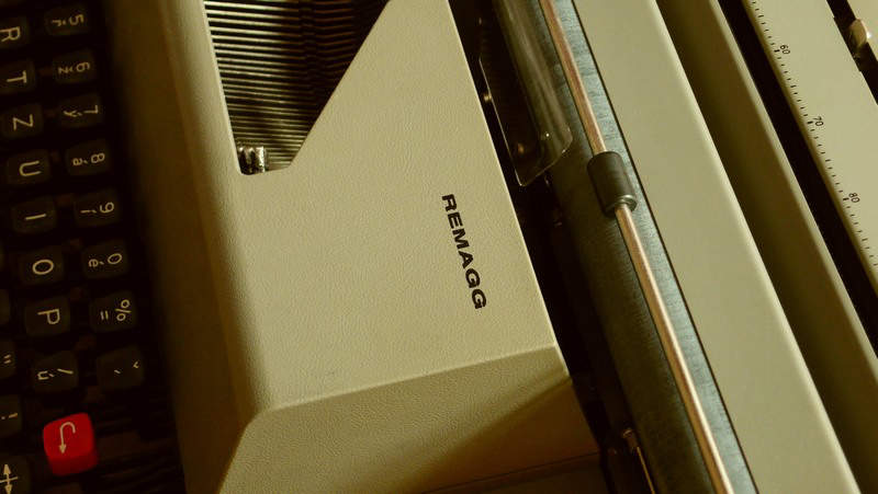 Bohemian typewriter - Abstract Fonts - Download Free Fonts